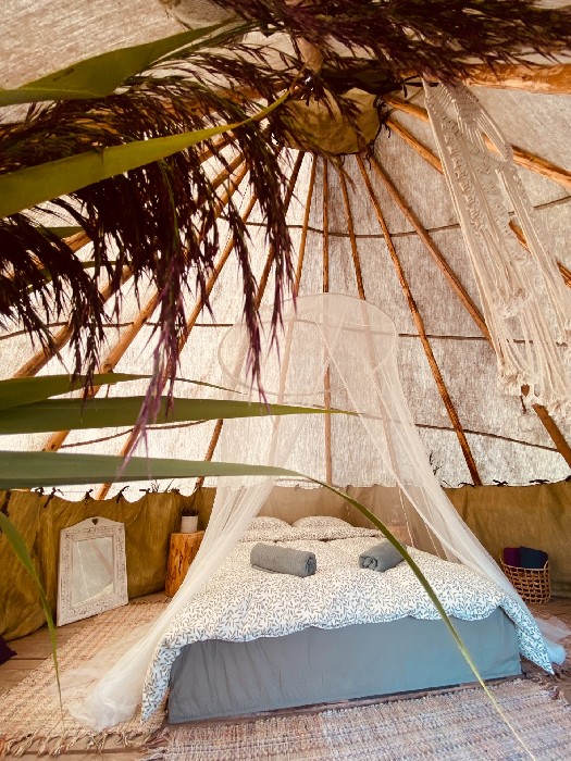 Glempings dabā - unikāla nakšņošana tipi teltīs | Nomadic Homes
